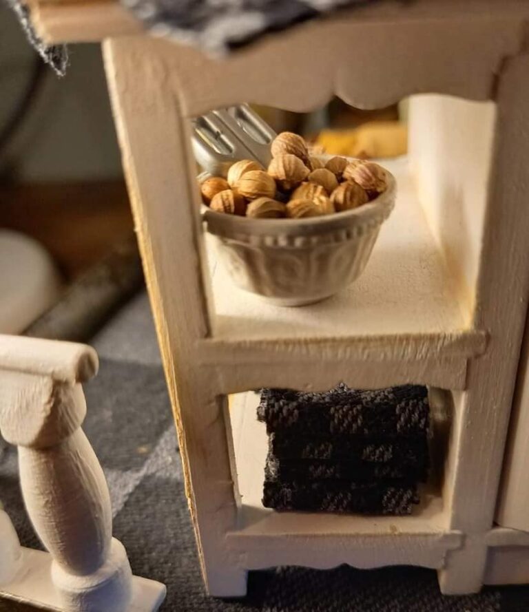 40 Ingenious Ideas On Using Household Items To Create Miniatures!