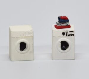 Quarter-Scale Miniatures And Even Tinier Miniatures And Dollhouse Kits ...